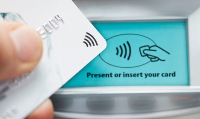 Paiement sans contact : fonctionnement, plafond, avantages et fraudes